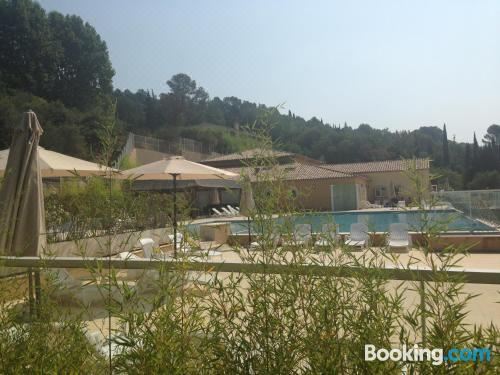 Appartement Dans Residence – le Domaine de Camiole预订价格,联系电话位置地址【携程酒店】