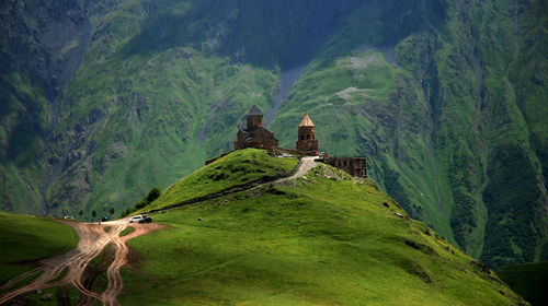 格鲁吉亚卡兹别克山+斯提潘茨明达圣三一教堂一日游【卡兹别克地区私家团：卡兹别吉+圣三一教堂】线路推荐【携程玩乐】