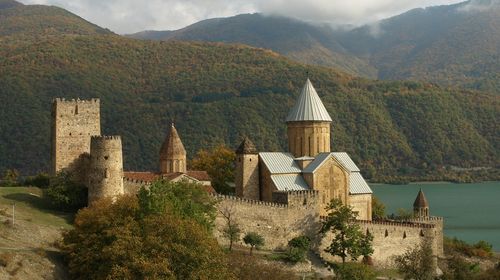 格鲁吉亚卡兹别克山+斯提潘茨明达圣三一教堂一日游【卡兹别克地区私家团：卡兹别吉+圣三一教堂】线路推荐【携程玩乐】
