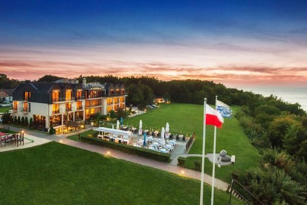 法莱扎瓦尔德马尔帕乌卡餐厅酒店(Hotel Faleza - z Widokiem na Morze)预订价格,联系电话位置地址【携程酒店】