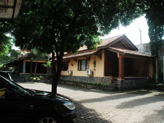 Bukit Alamanda Resort & Resto Garut - 2022 hotel deals - Klook United ...