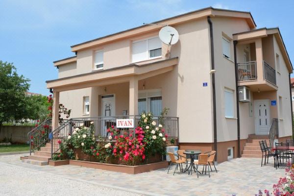 潘逊伊万旅馆(Pansion Ivan)预订价格,联系电话位置地址【携程酒店】